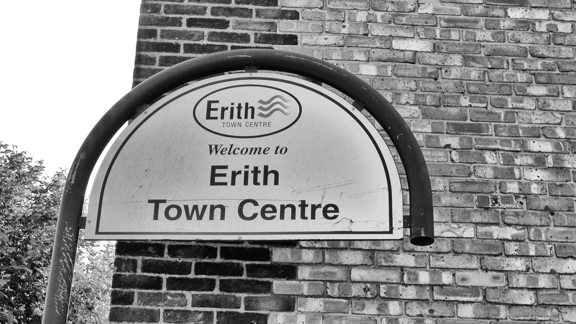Erith Town Centre Sign – Local-Picture.com